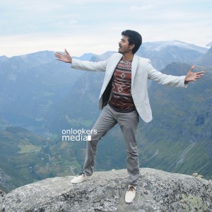 Kaaki Sattai Stills-Images-Photos-Sri Divya-Sivakarthikeyan