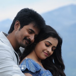 Kaaki Sattai Stills-Images-Photos-Sri Divya-Sivakarthikeyan