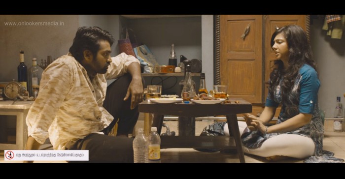 Kadhalum Kadanthu Pogum Trailer-Vijay Sethupathi