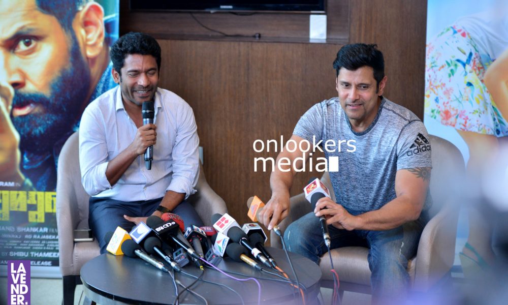 Vikram at Kochi, Kerala for Iru Mugan promotion